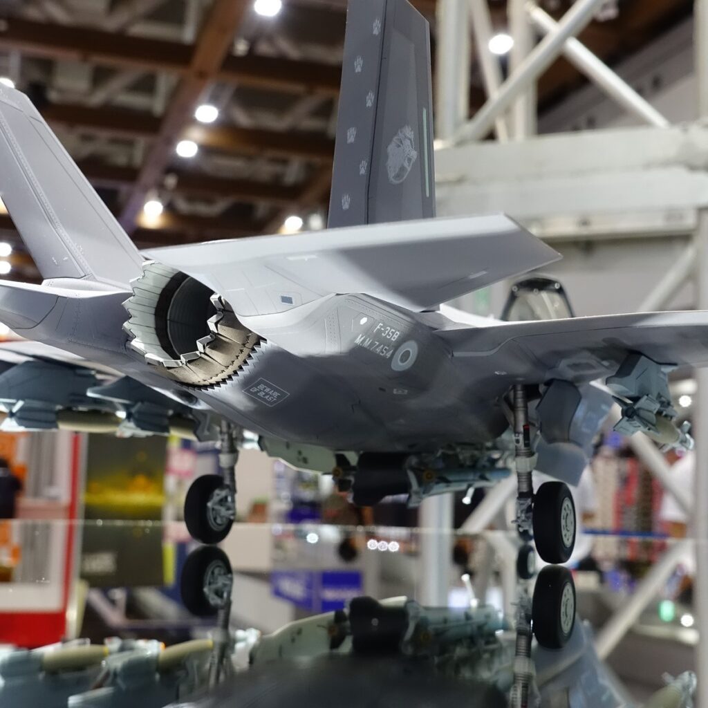 Tamiya F-35B On Display – Hobbyzero